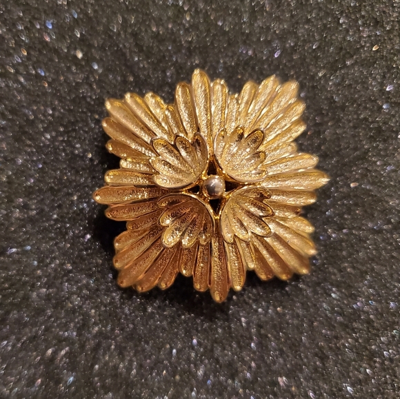 Lisner Jewelry | Jewelry | Vintage Lisner Brooch | Poshmark